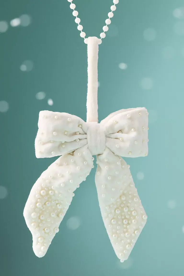 Anthropologie's Bow Tree Topper Is Also a Chic Door Bow
