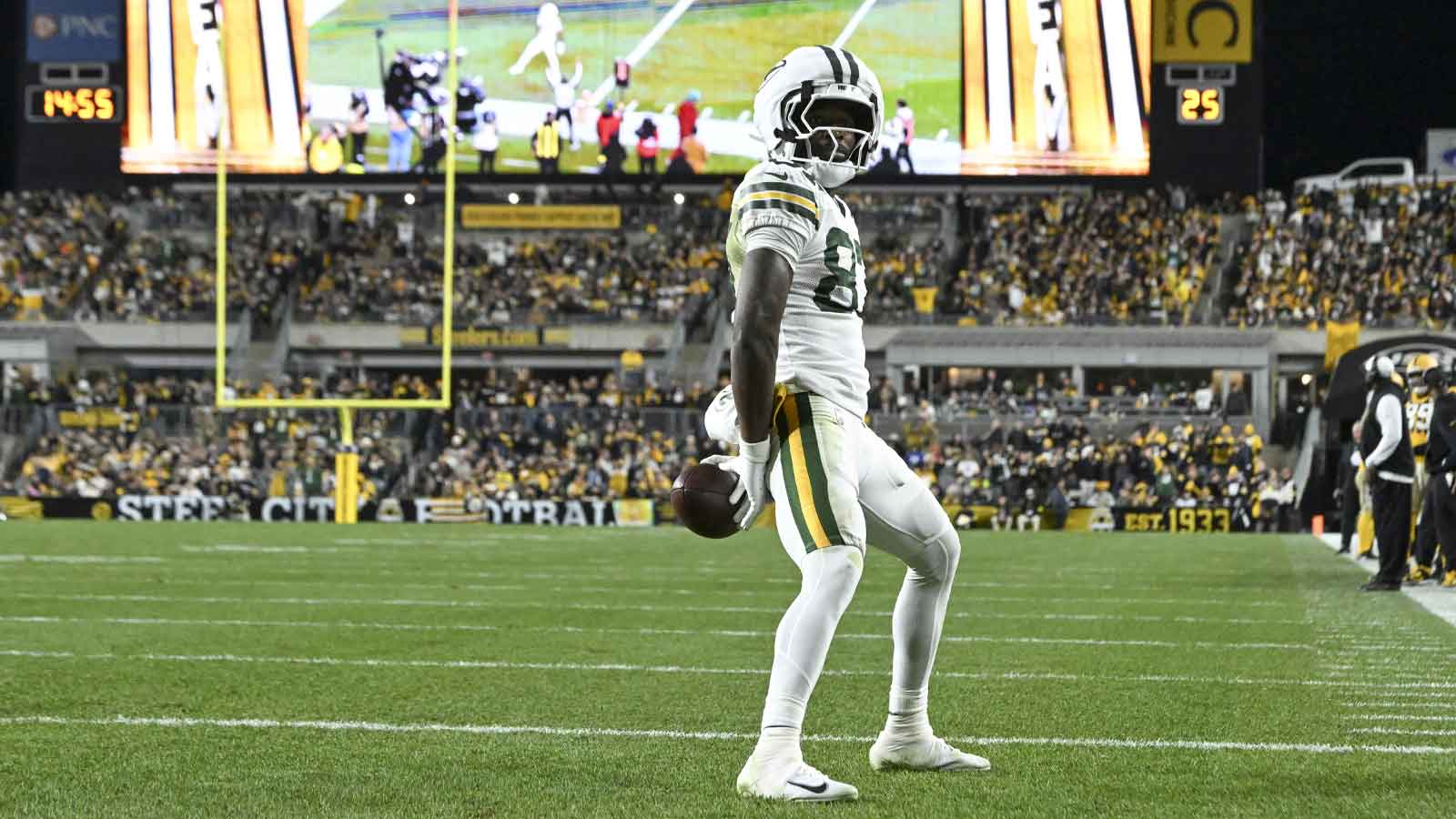 Packers hit with concerning Romeo Doubs injury update amid MNF