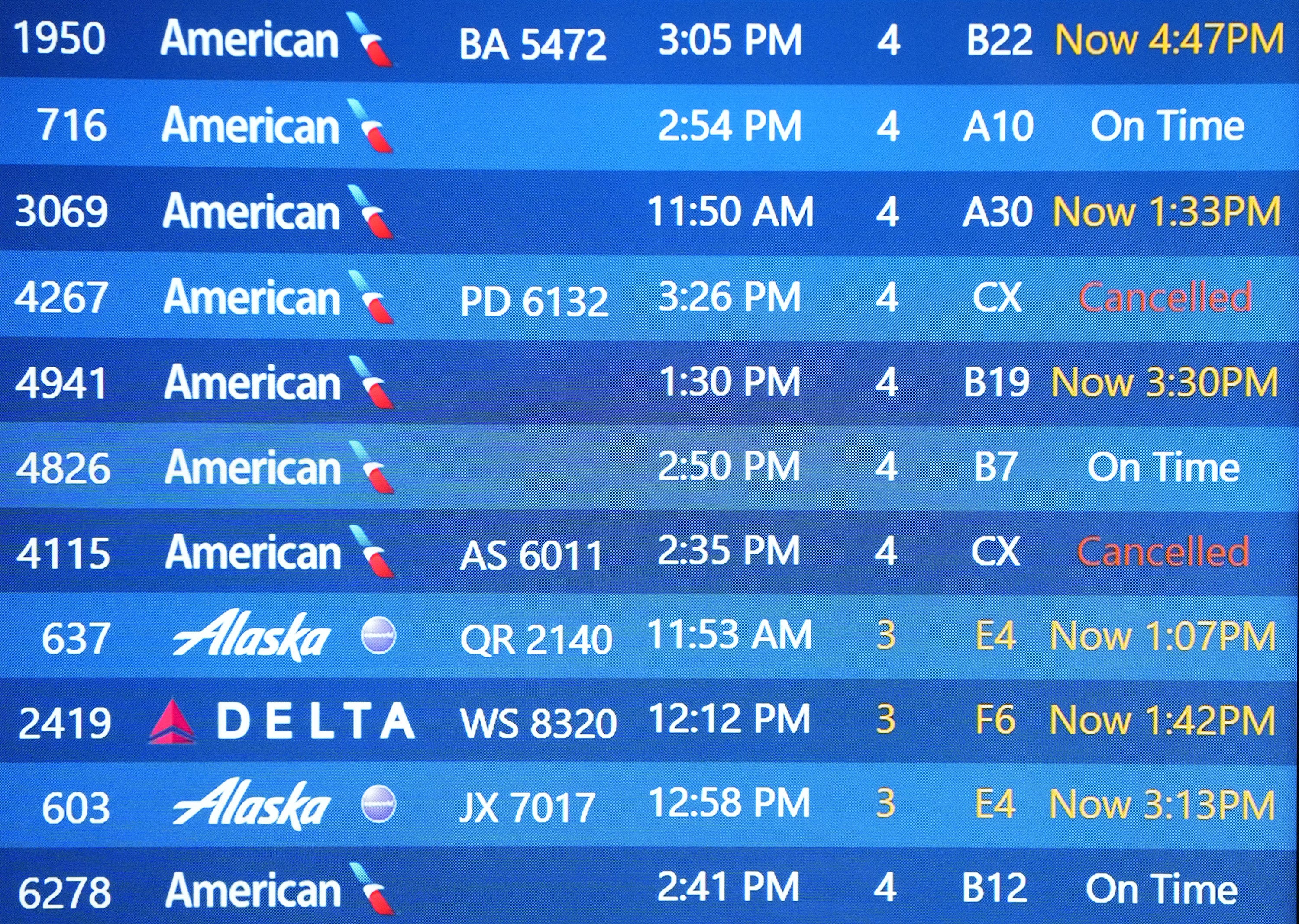 Hundreds of flights delayed at Phoenix Sky Harbor. What's happening?