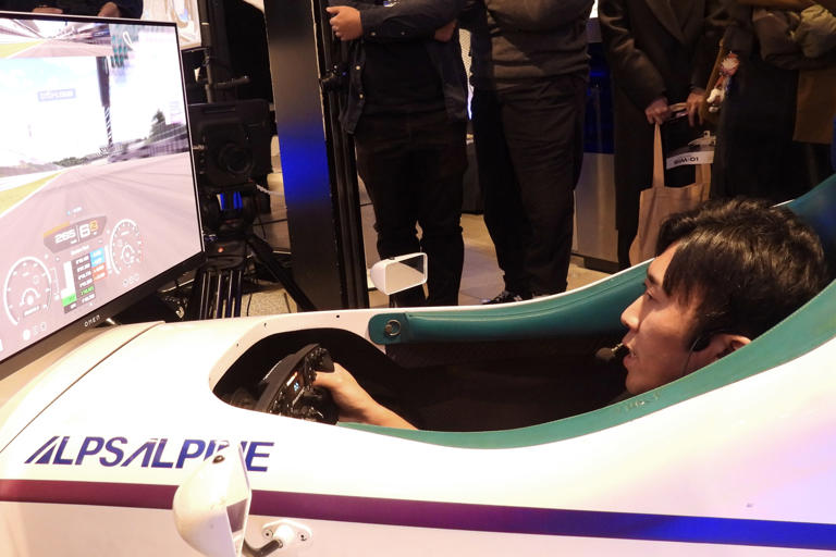 ホンダが本物のフォーミュラカーを使用したドライビングシミュレーター筐体「SIM-01」を発表