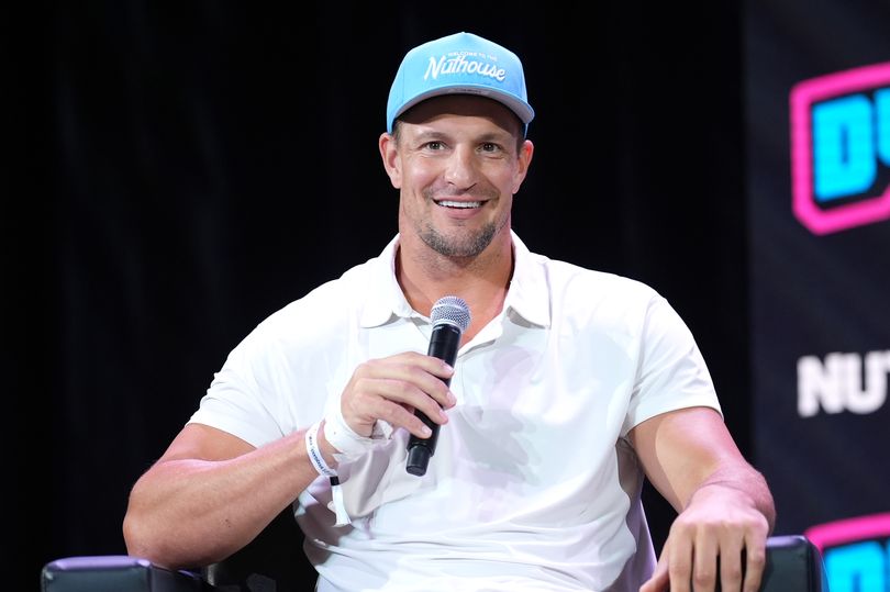 Rob Gronkowski re-signs with New England Patriots in landmark deal