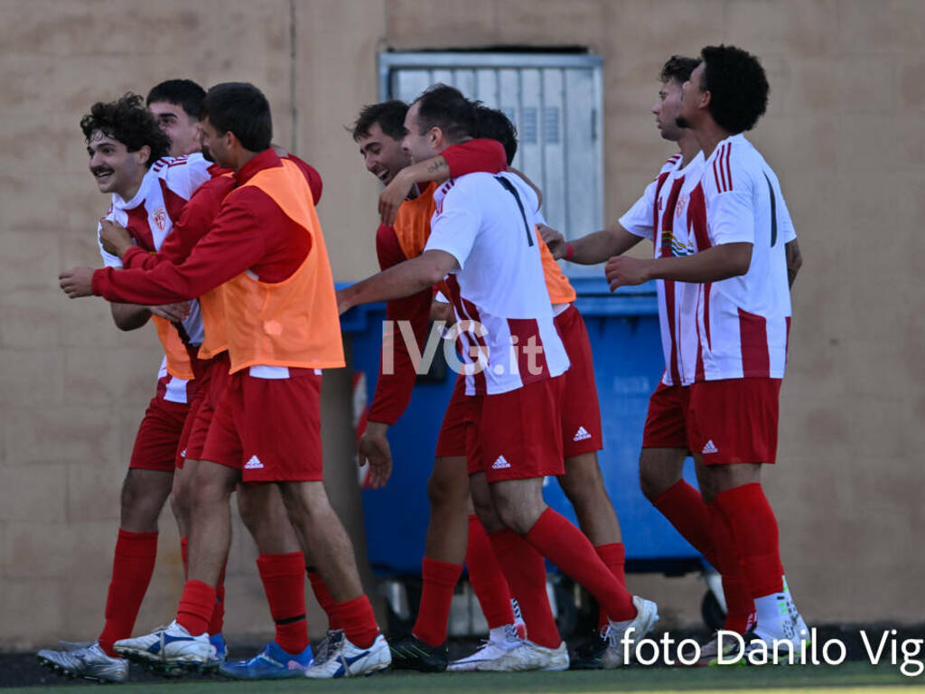 Seconda Categoria “B”: quasi la metà delle squadre è prima in classifica