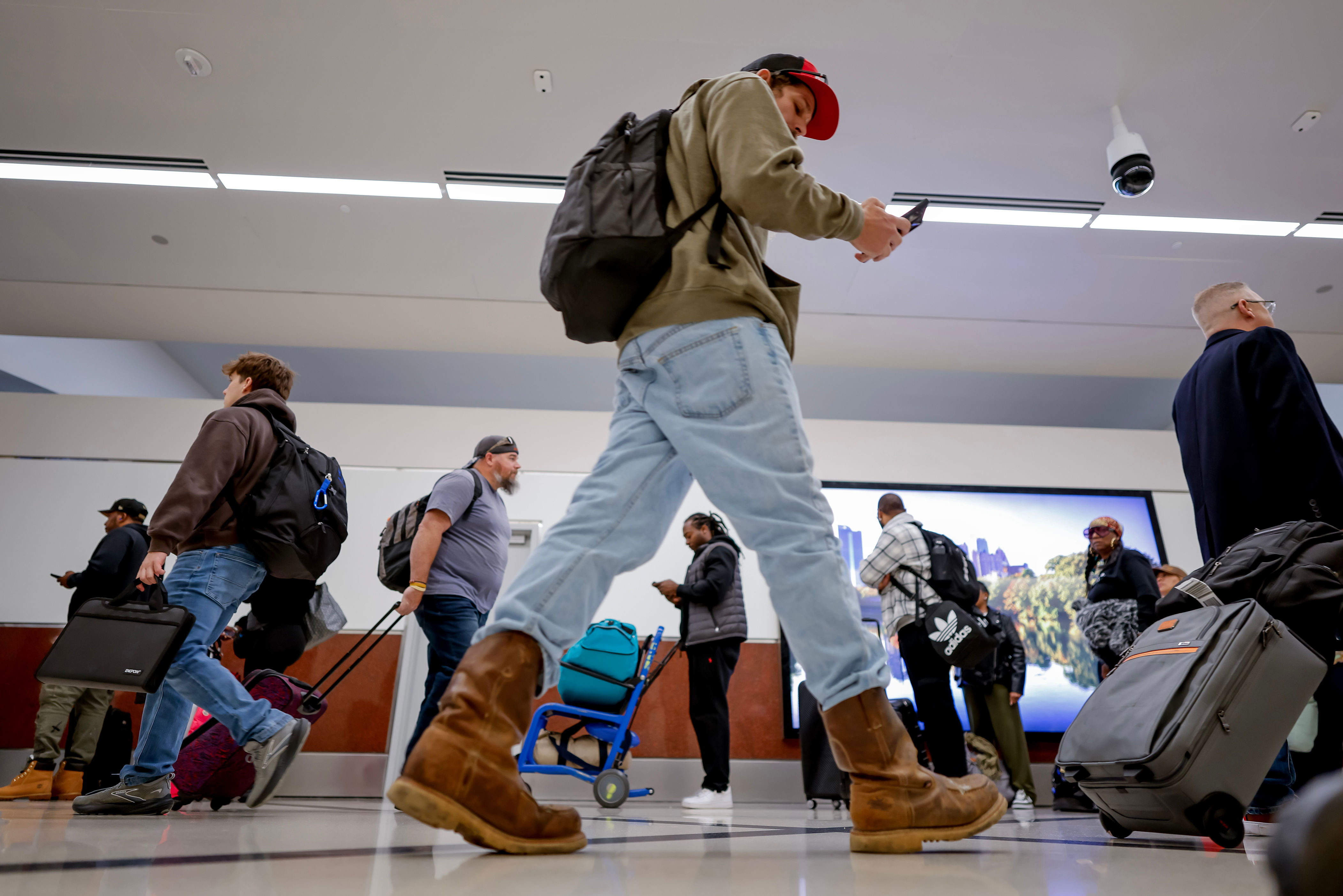 Flight disruptions will persist even after shutdown ends, airlines warn