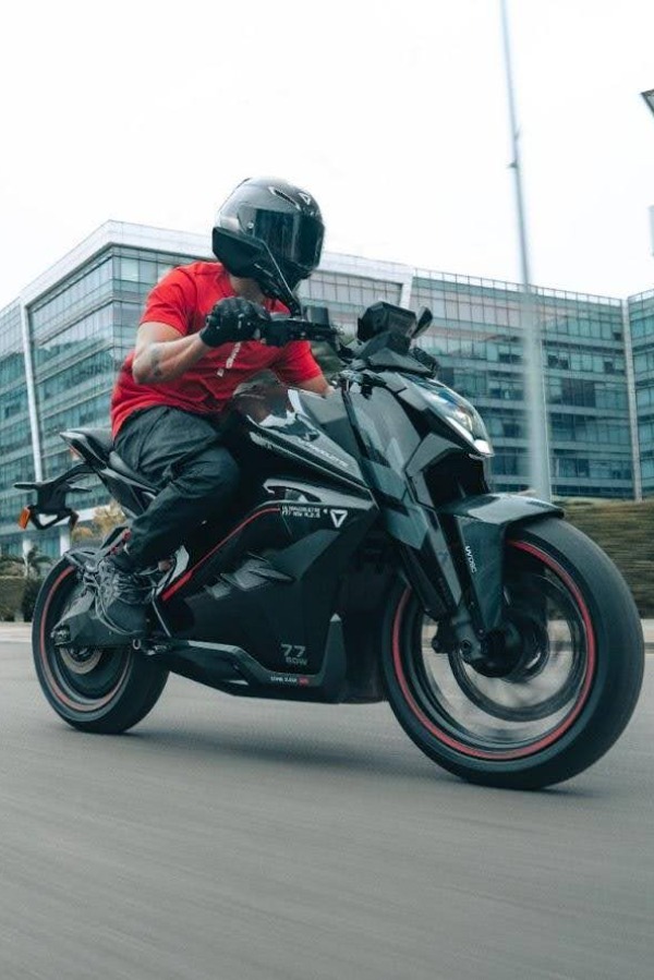 Ultraviolette F77 SuperStreet vs. Shockwave: Which One Deserves Your ...