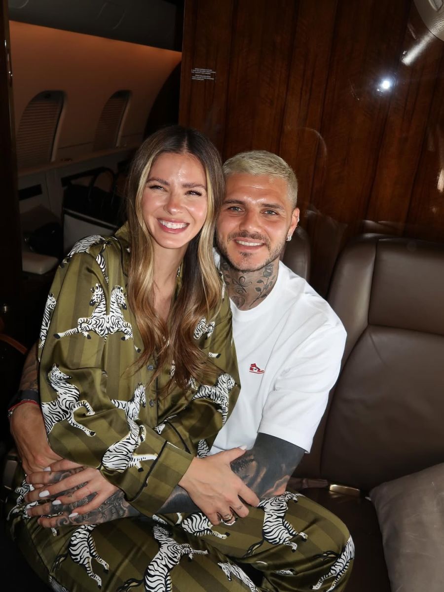 Los dos looks de la China Suárez para volver a la Argentina: del pijama ...