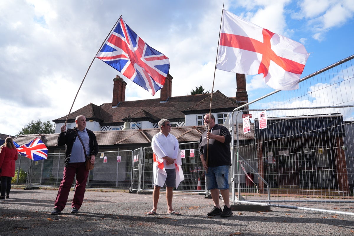 Asylum seekers can stay at protest-hit Epping hotel, court rules