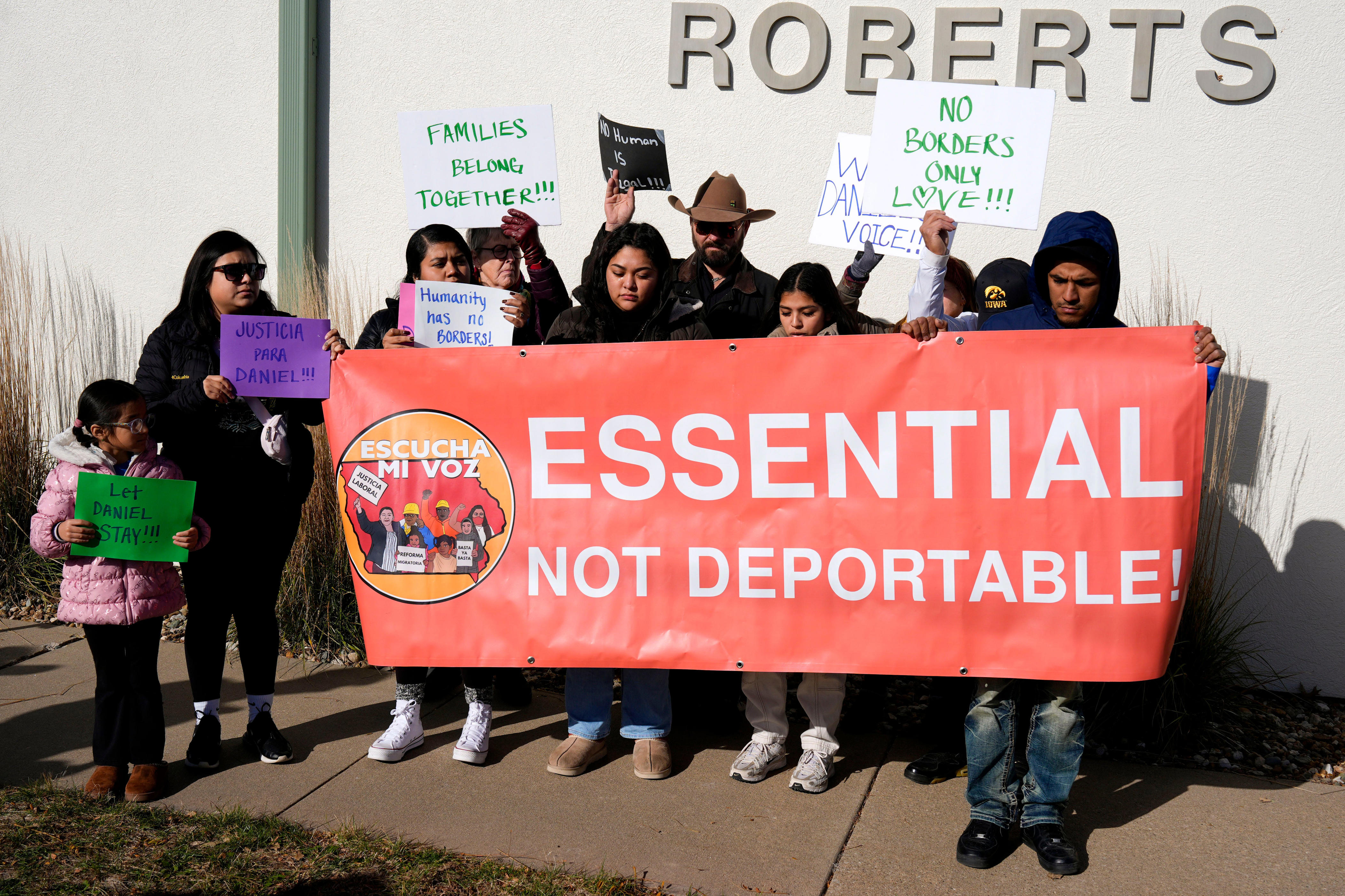Iowa family calls to halt Hills man's deportation at Mariannette Miller ...