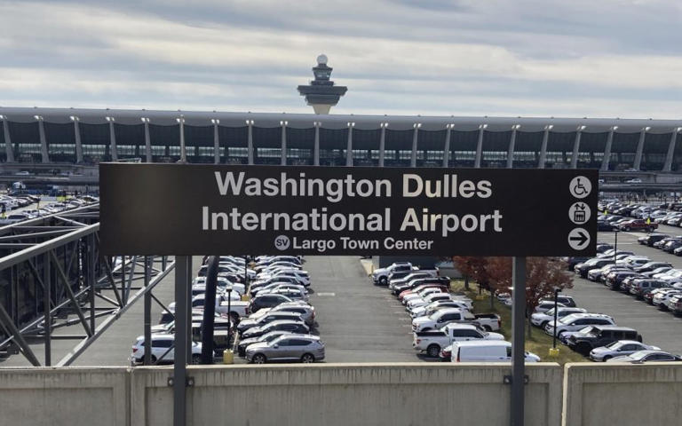 18 people injured in DC people mover crash at Dulles International Airport