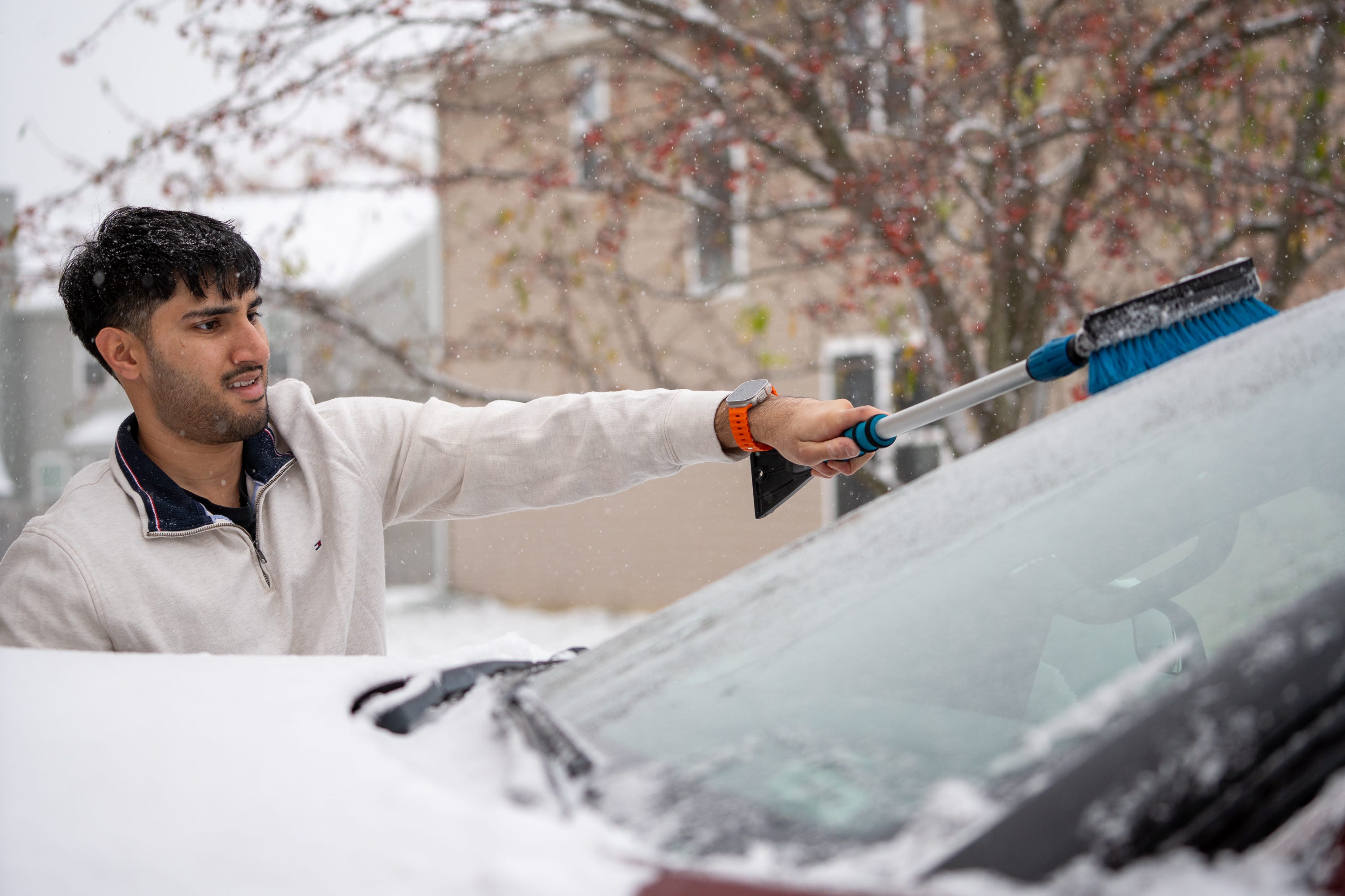 Snow still falling in Great Lakes, Deep South sees freezing ...