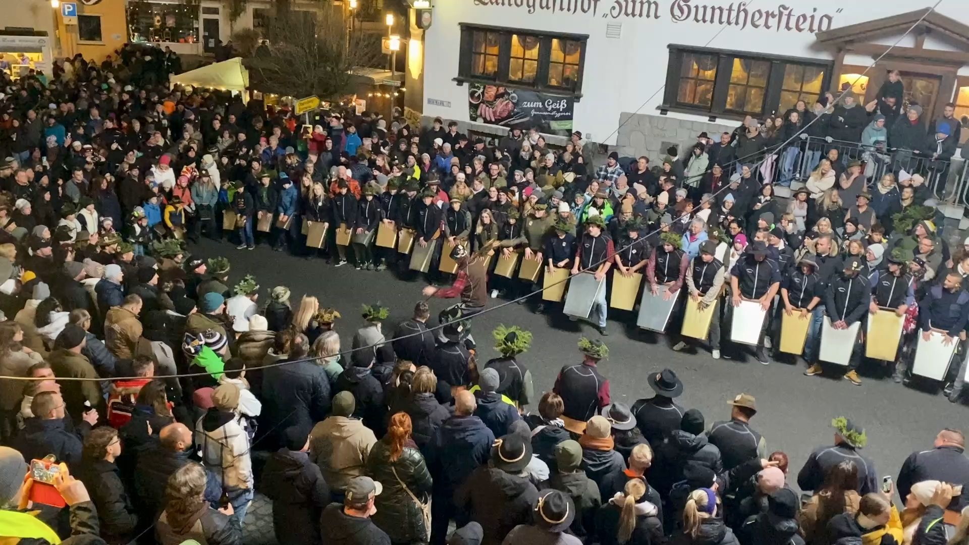 Jahrhunderte alte Tradition: Großes Wolfauslassen in Rinchnach