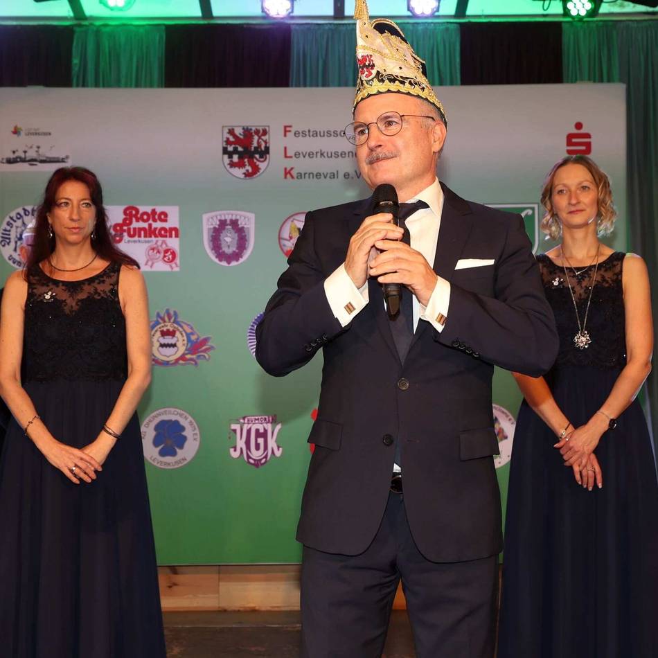 Rogério I. wird in Rheindorf heiß umjubelt