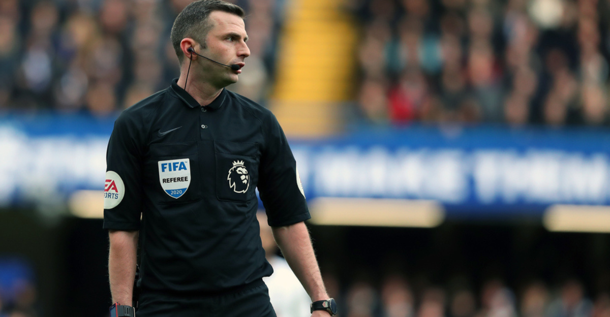 Michael Oliver darf aufgrund der VAR-Kontroverse um Liverpool zwei ...