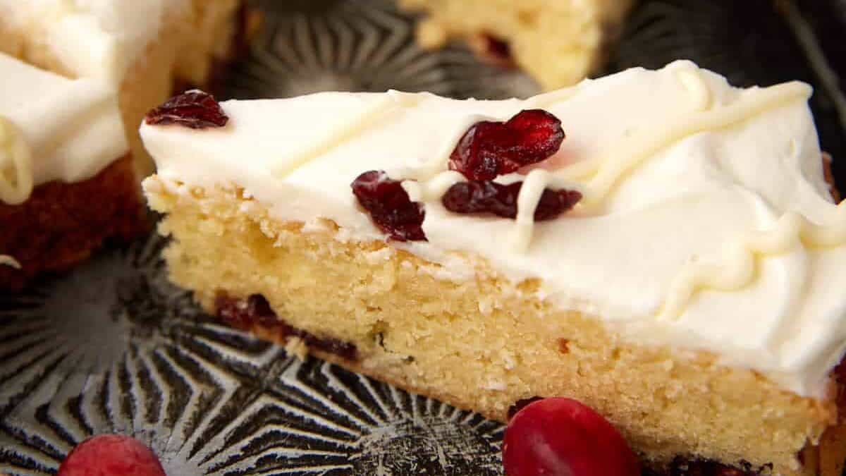 25 Dessert Bars That Disappear Before the Guests Arrive