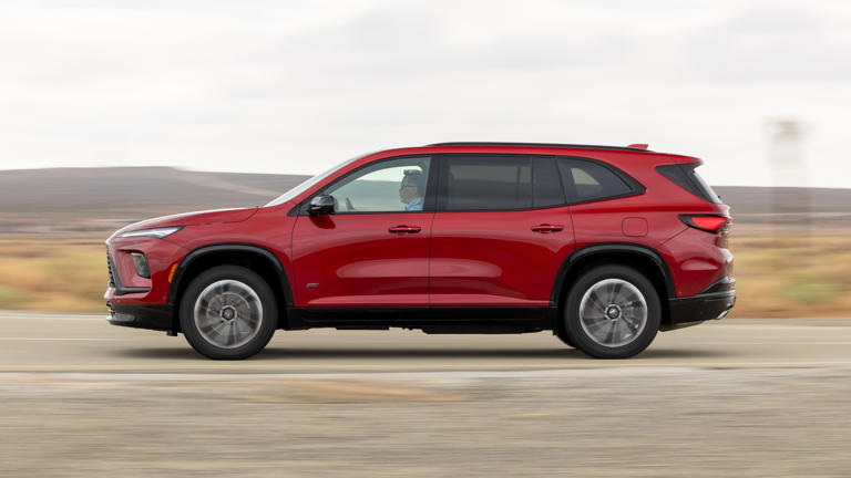 Without the Razzle, the Buick Enclave ST AWD Has Little to Dazzle