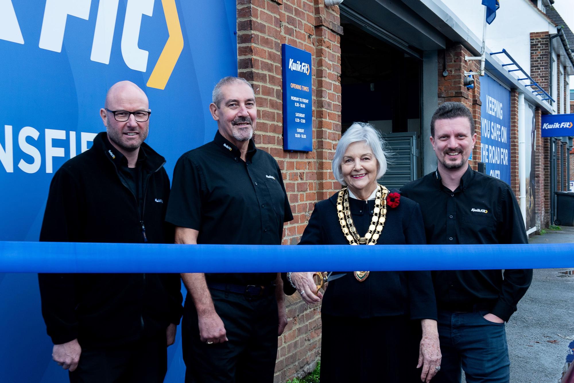 Beaconsfield Mayor opens new Kwik Fit in town centre