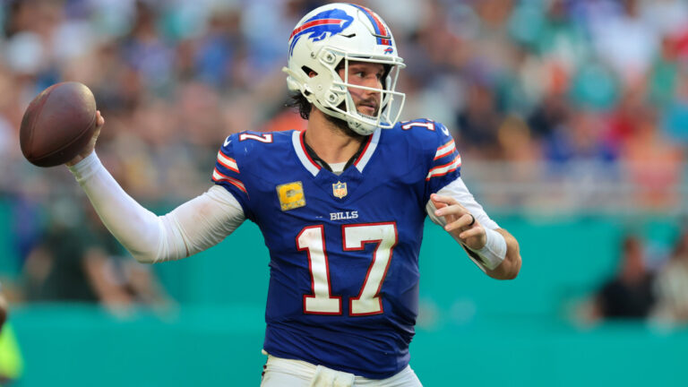 Power Ranking the Top 10 NFL Quarterbacks Right Now After Week 10