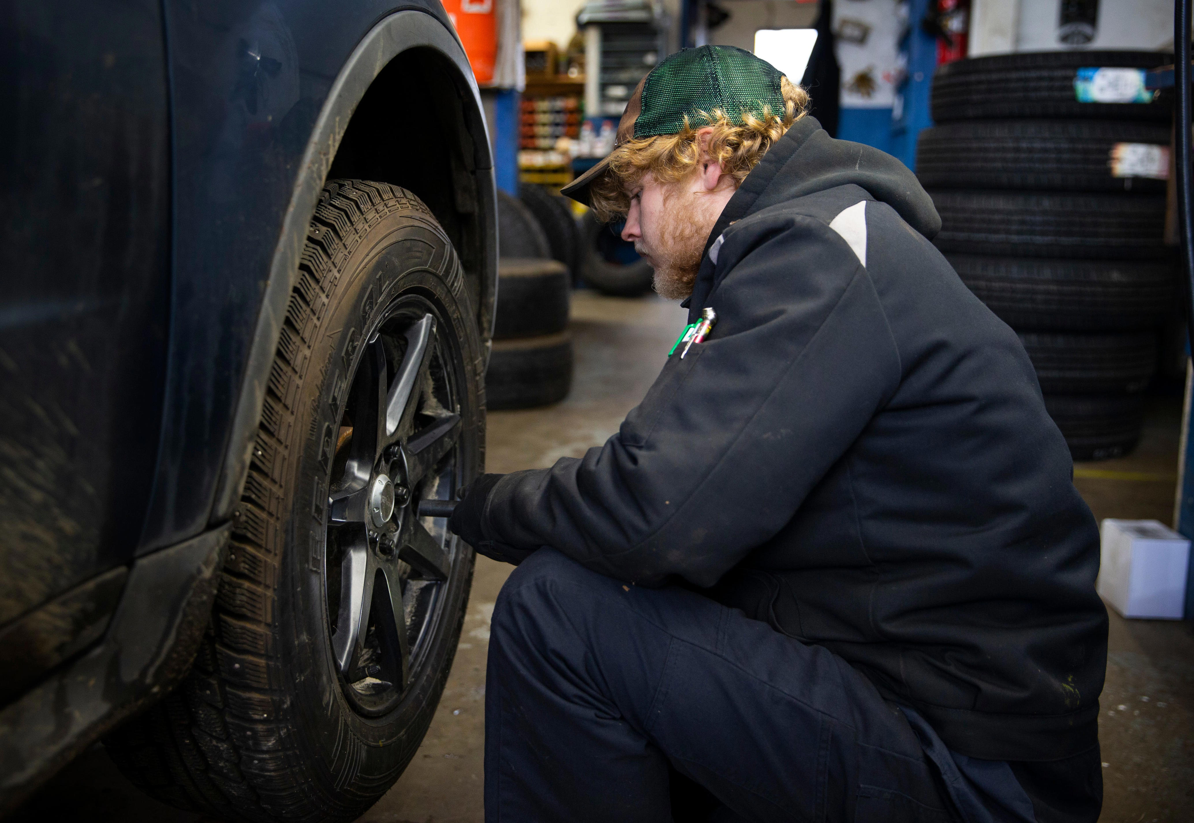 Winter weather is coming. Here's what to know about studded tires in Oregon