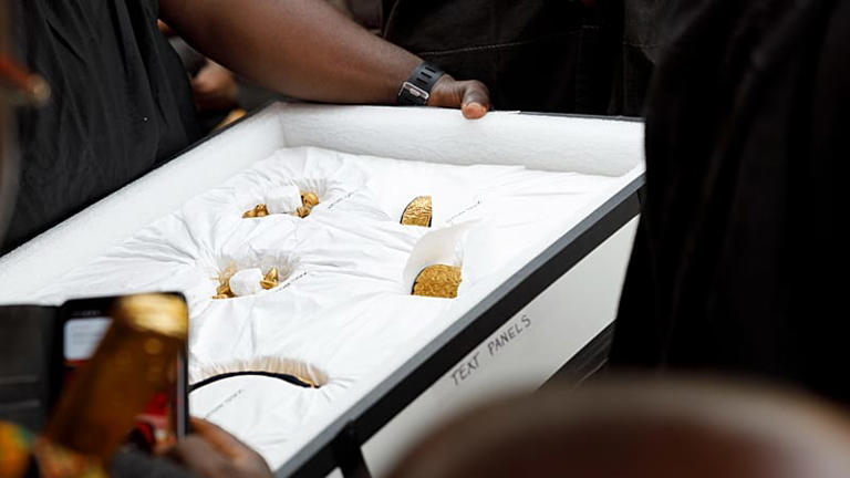 Le Ghana célèbre le retour de trésors ashantis pillés pendant la ...