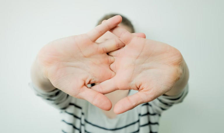 The science is clear on whether or not cracking your knuckles causes ...