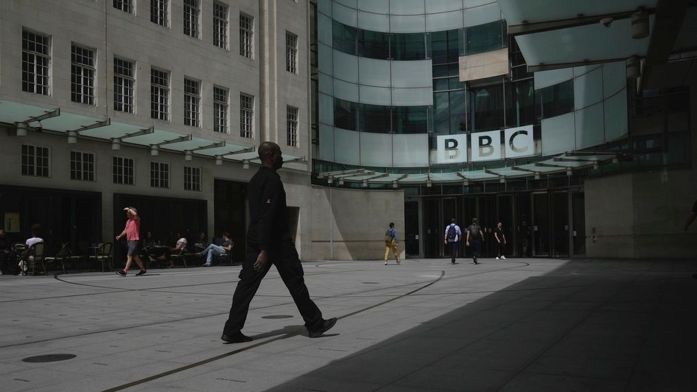 Ο απερχόμενος διευθυντής του BBC εξαίρει το δίκτυο για τη δημοσιογραφία ...