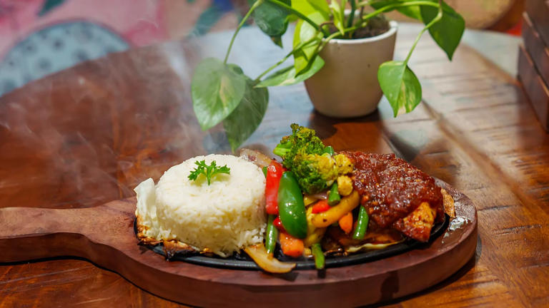 This Kolkata cafe's new outlet gives Salt Lake foodies a new breakfast ...