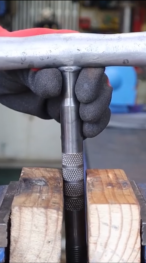 Polishing the Handle of My Ridgid Pipe Cutter – Smooth and Shiny Finish