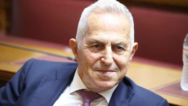 Ο ναύαρχος Αποστολάκης στη σύσκεψή του ΠΑΣΟΚ στην Κρήτη για τα Βορίζια ...