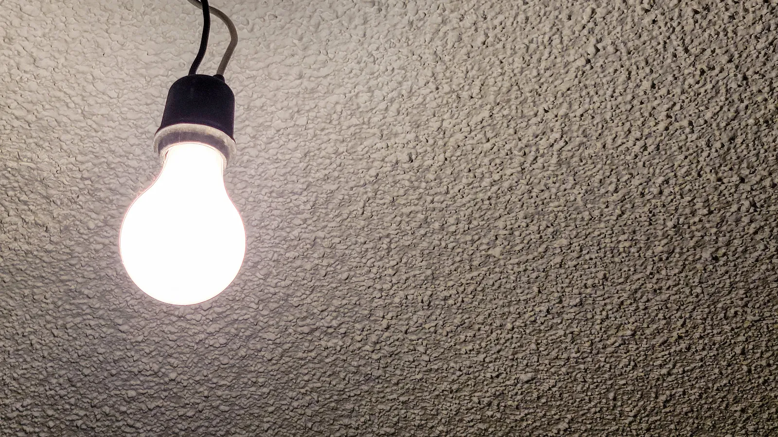 Say goodbye to popcorn ceilings with these smart solutions
