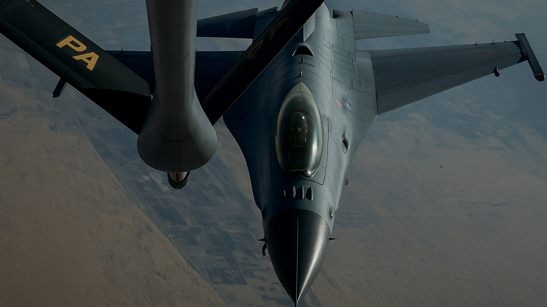 The Precision of Aerial Refueling in Action