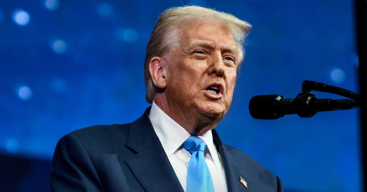 Donald Trump’s No-Makeup Photo Goes Viral – Internet Can’t Stop Talking