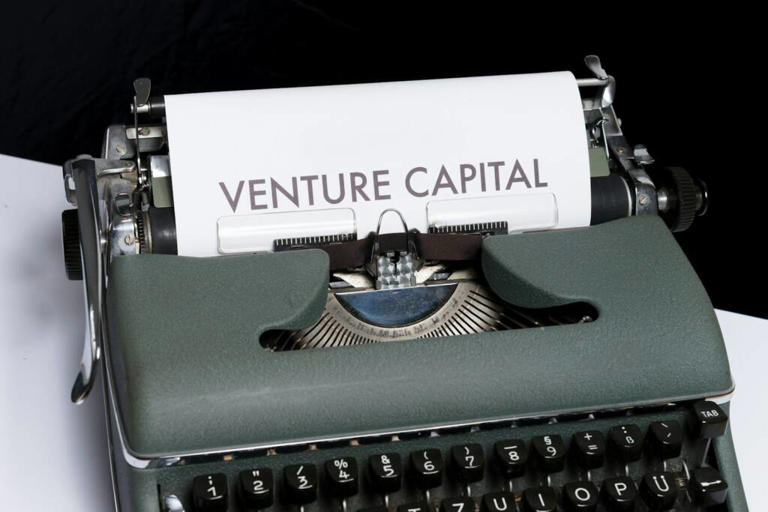 Should You Bootstrap or Raise Venture Capital? How to Decide