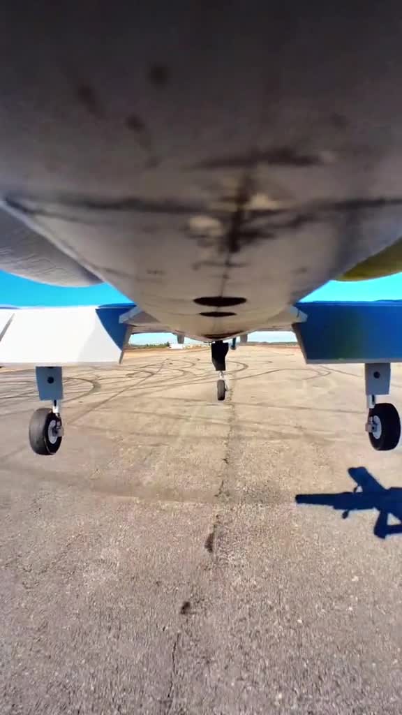 Ahhhh! 3 point landing was BOUNCY! This is how I snapped the front ...