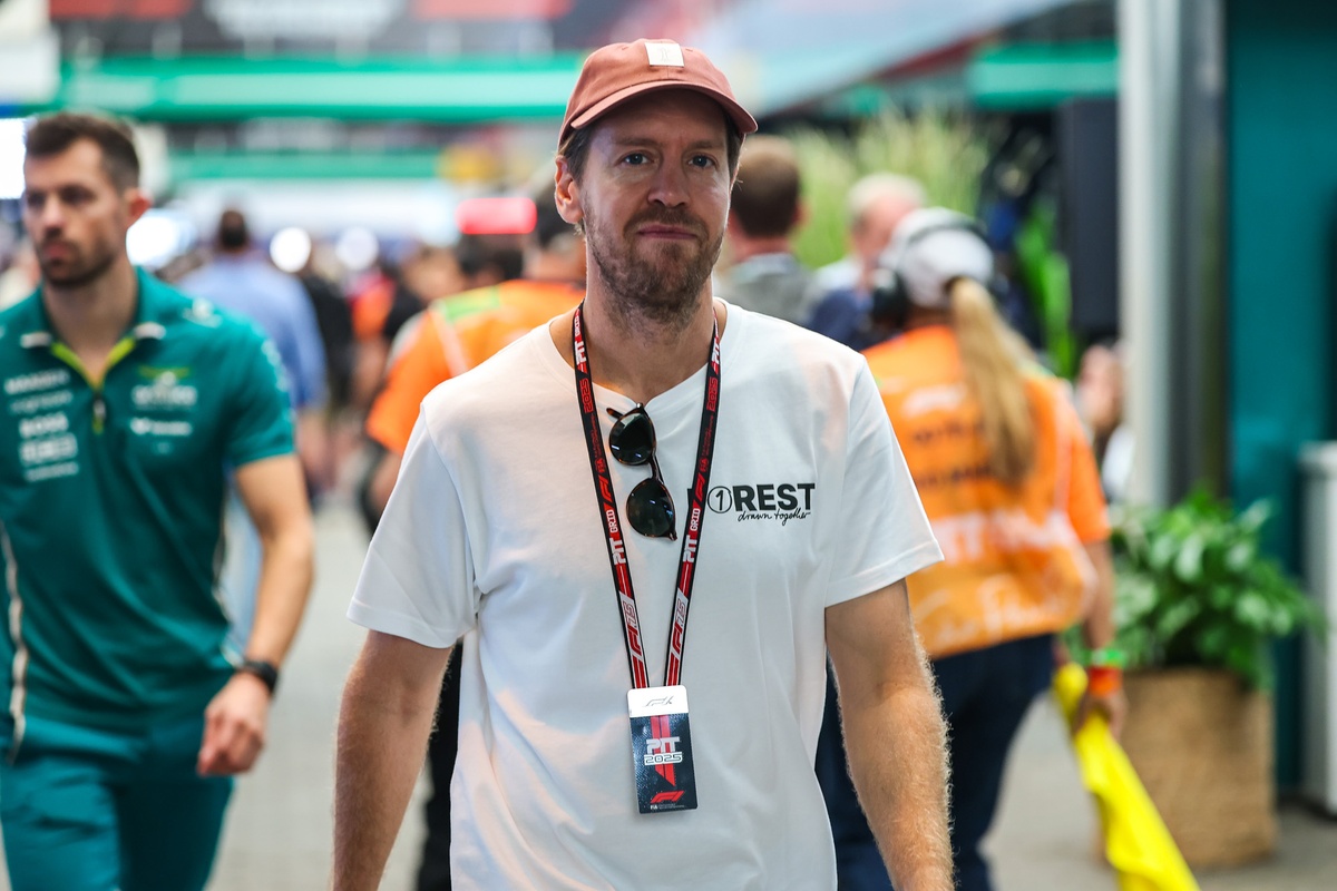 Vettel: "Red Bull'la görüştüm ama teklif ilgimizi çekmedi"