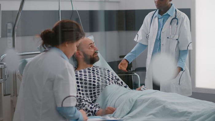 25 Hilarious Times Patients Woke Up From Anesthesia With Zero Filter