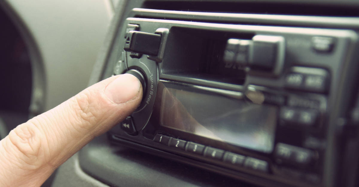 Bill forcing AM radio tuners in cars gets second wind