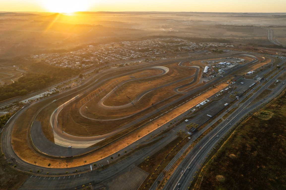 Programa "fura" Band e anuncia GP do Brasil de MotoGP na TV aberta em 2026