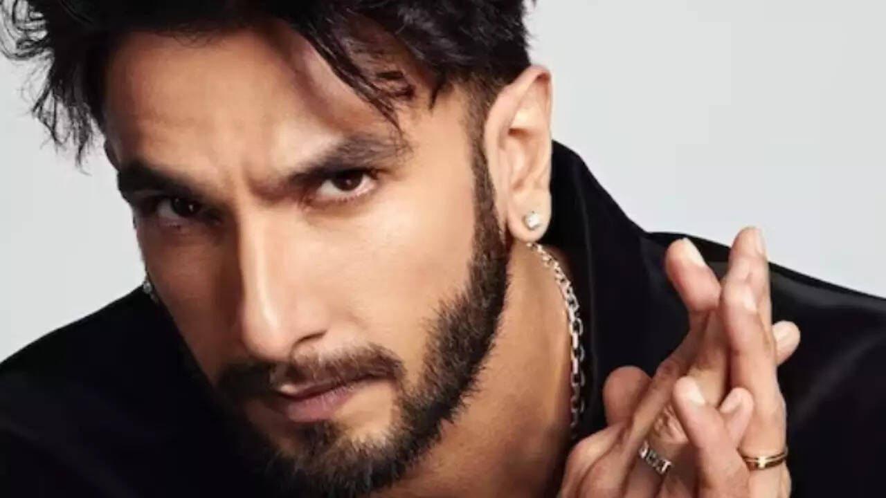 Ranveer Singh mourns victims of Delhi Red Fort blast, postpones ...