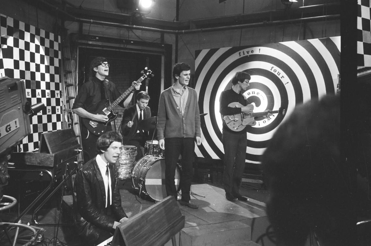 Zombies Icons, Both 80 Years Old, Stun Fans Playing 1968 Hit: 'Slowest ...