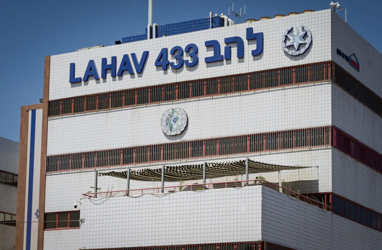 Lahav 433, Tax Authority arrest seven for suspected extortion, money ...