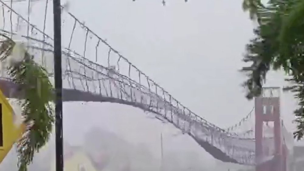 Super Typhoon Fung-Wong wreaks havoc in the Philippines