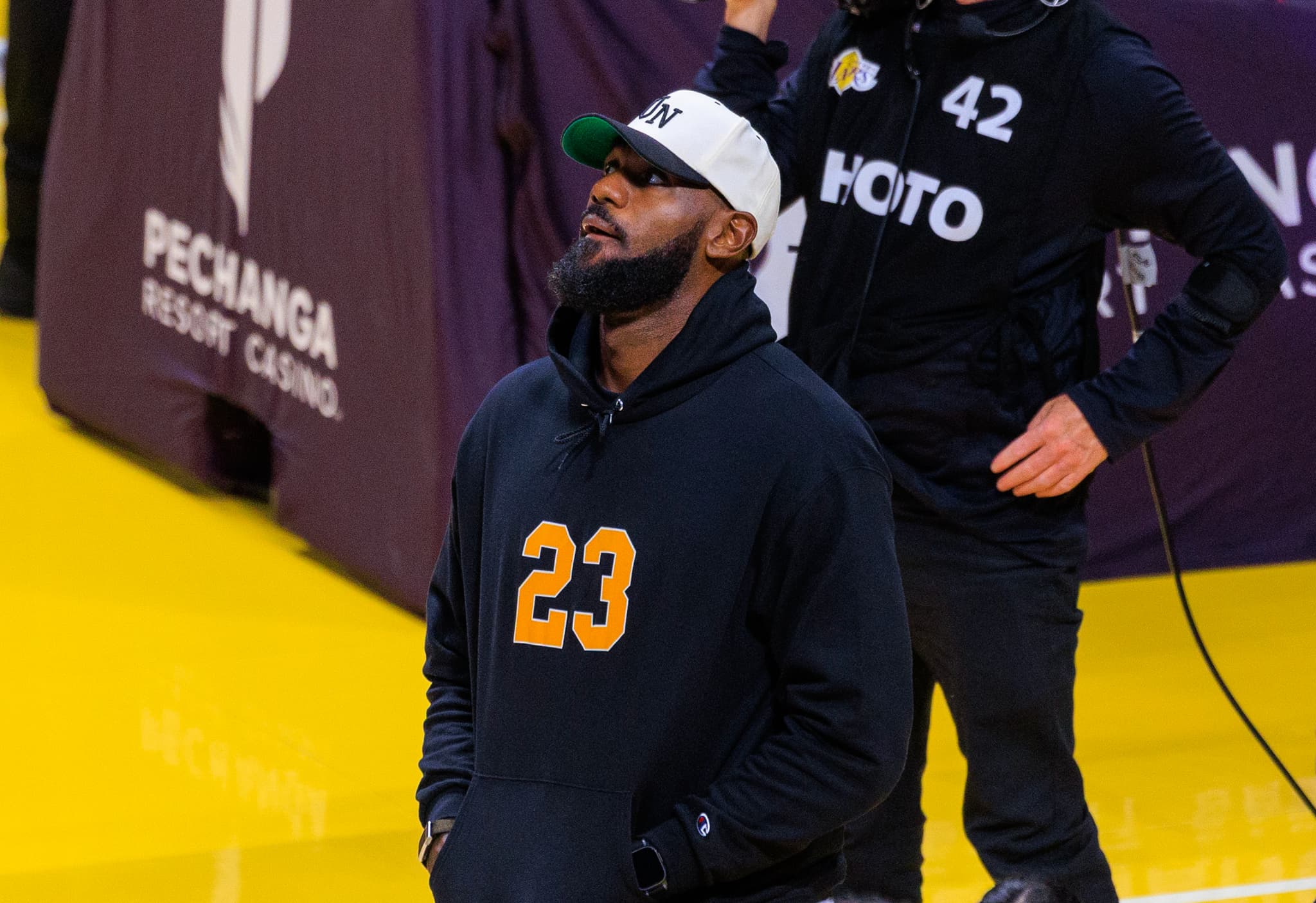 LeBron James sur le banc et 6e homme des Lakers: la proposition ...