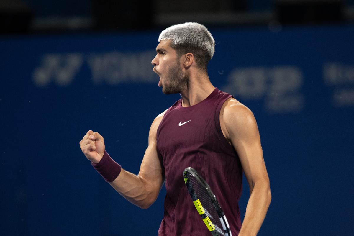 Video - Alcaraz's Magnificent One-Handed Backhand Passing Shot