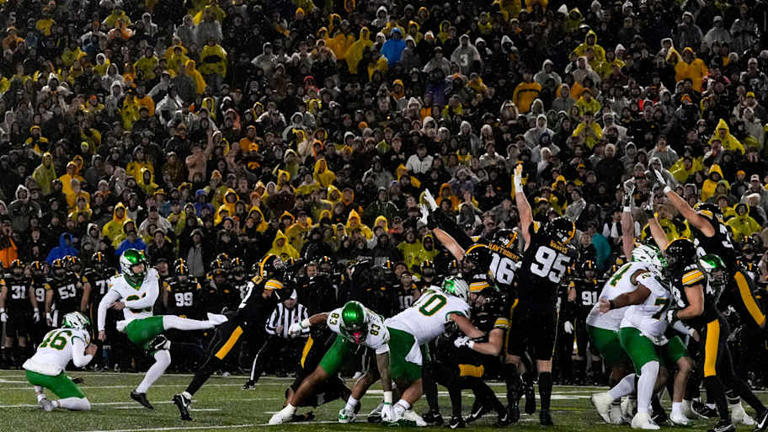 College Football Playoff Rankings After Indiana, Oregon Avoid Upsets