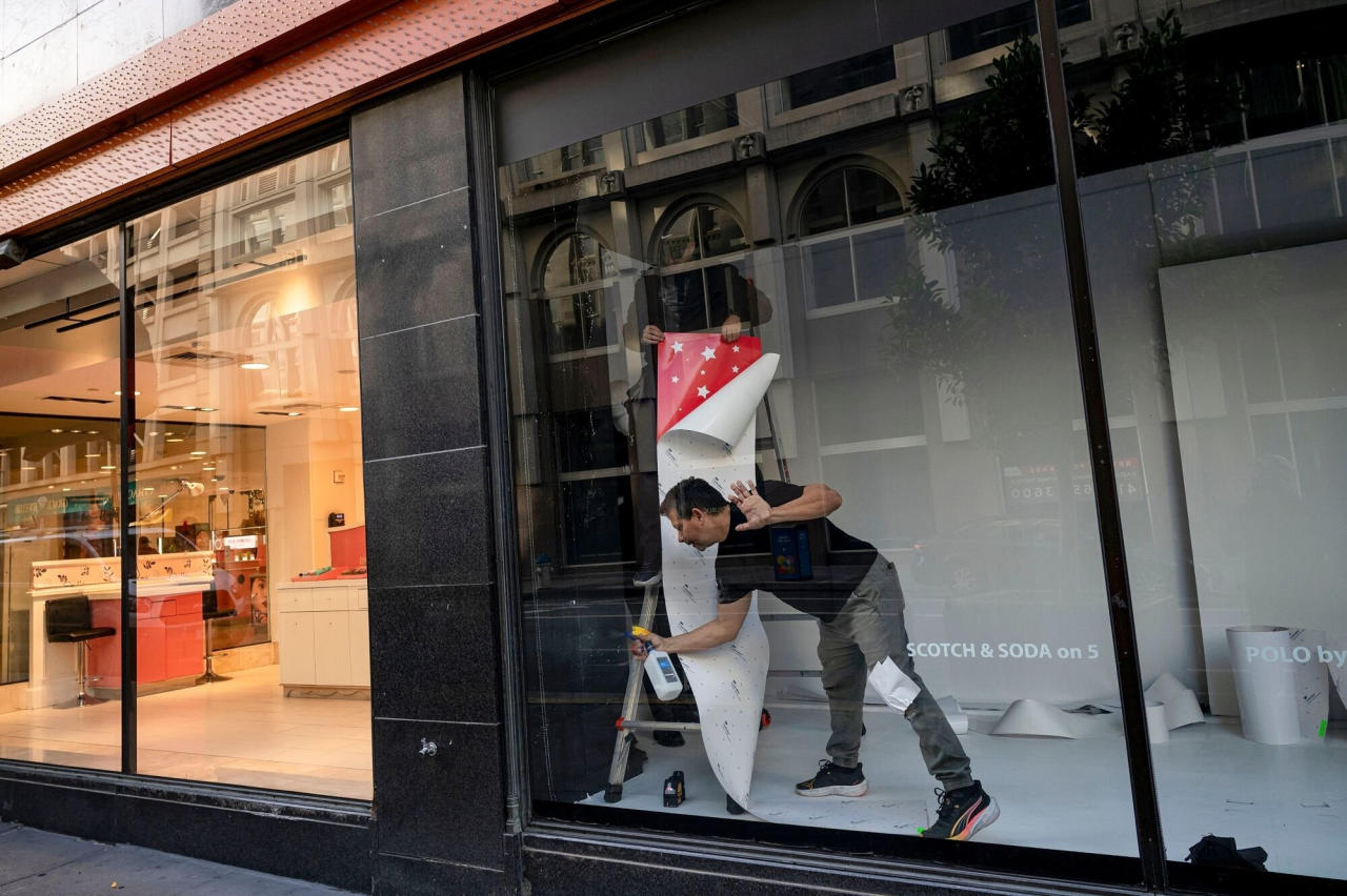 Job Seekers Stare Down a Gloomy Holiday Hiring Season