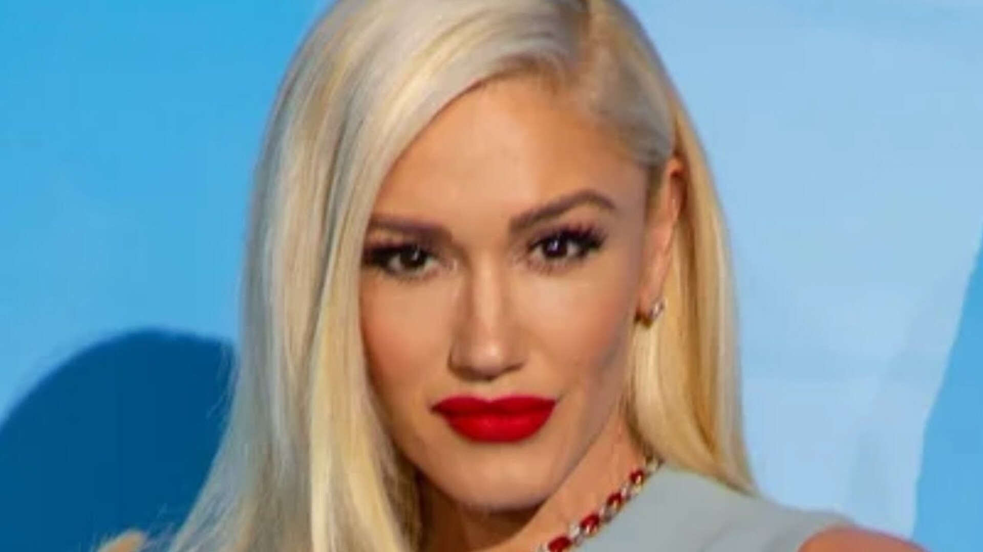 Here's What Gwen Stefani Looks Like Underneath All That Makeup
