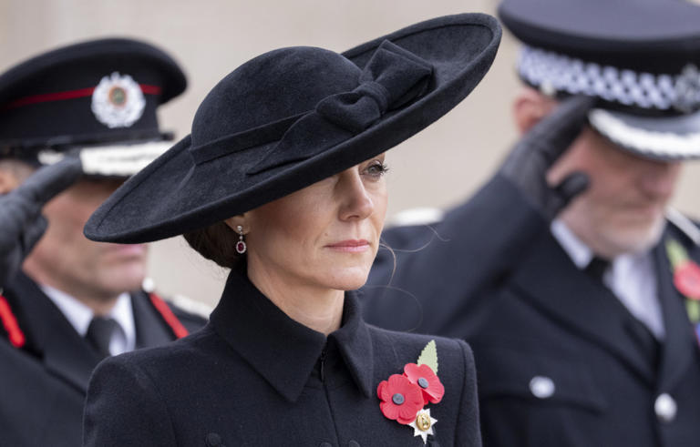 Kate Middleton Kneels to Hear 100-Year-Old Veteran's Incredible Fitness ...