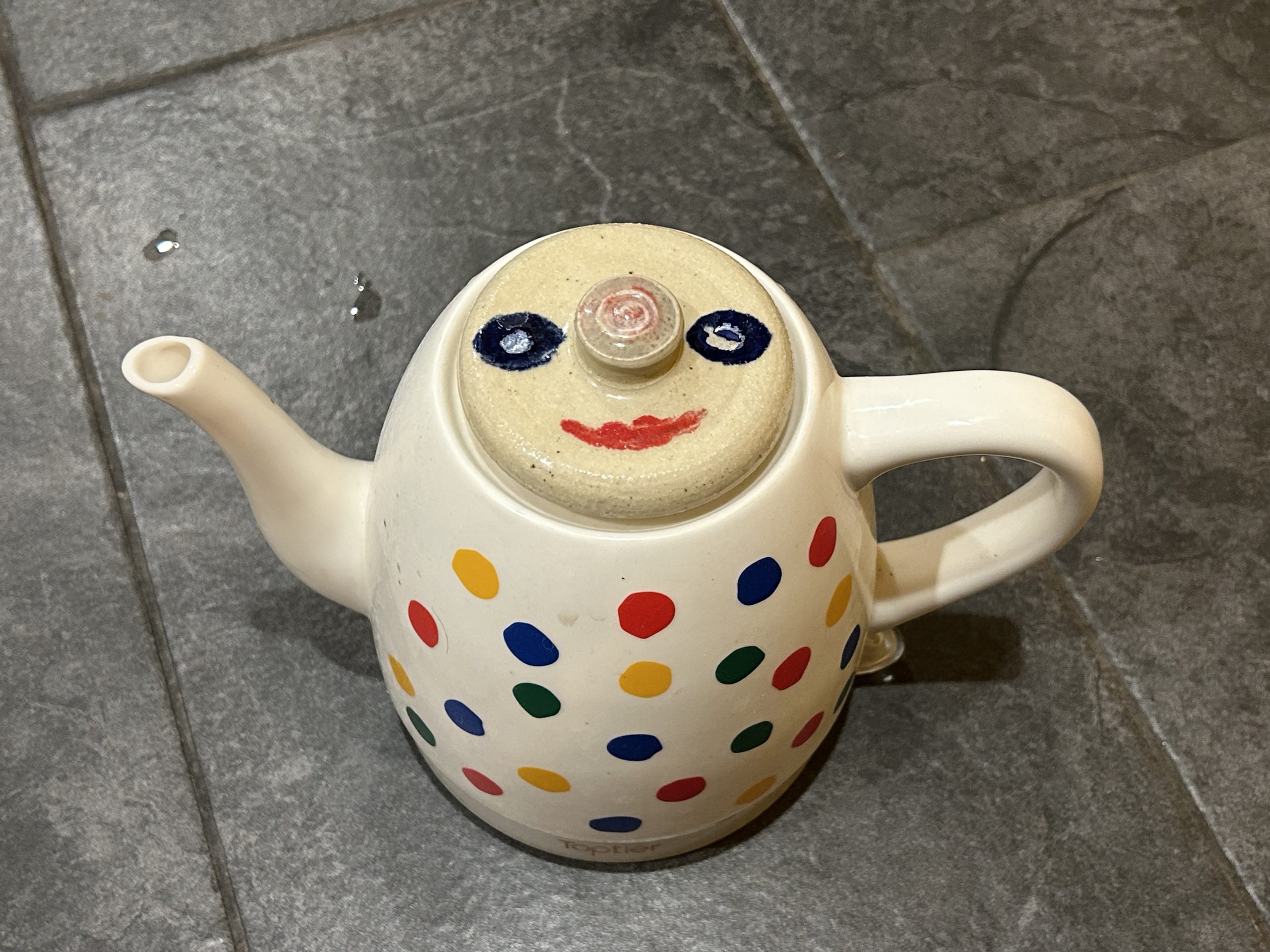 Artist turns broken tea kettle into adorable one-of-a-kind treasure