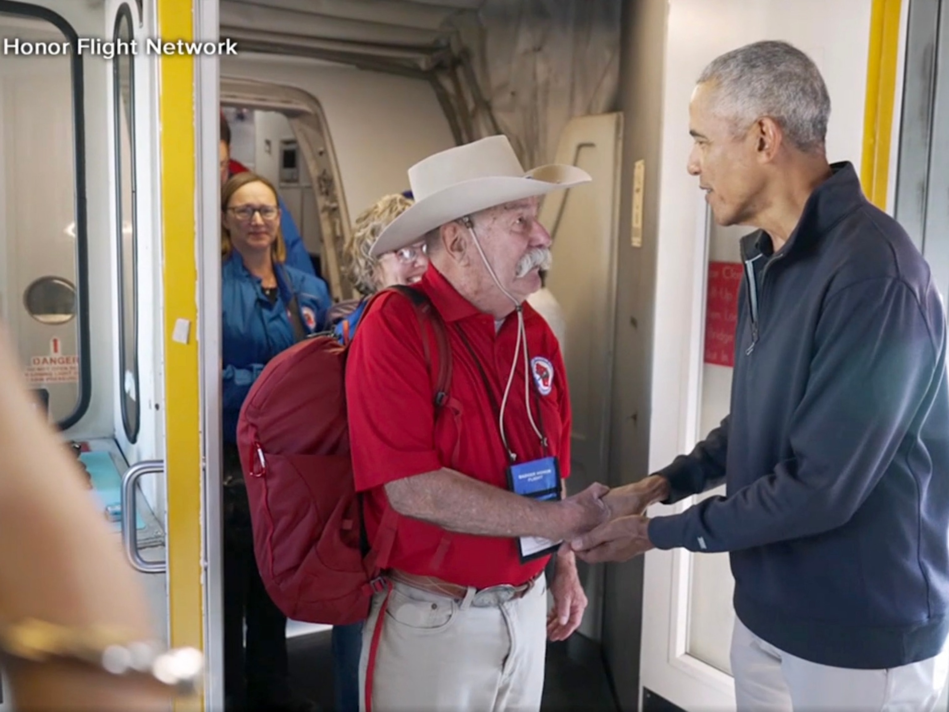 Obama surprises veterans on flight to DC with special Veterans Day salute