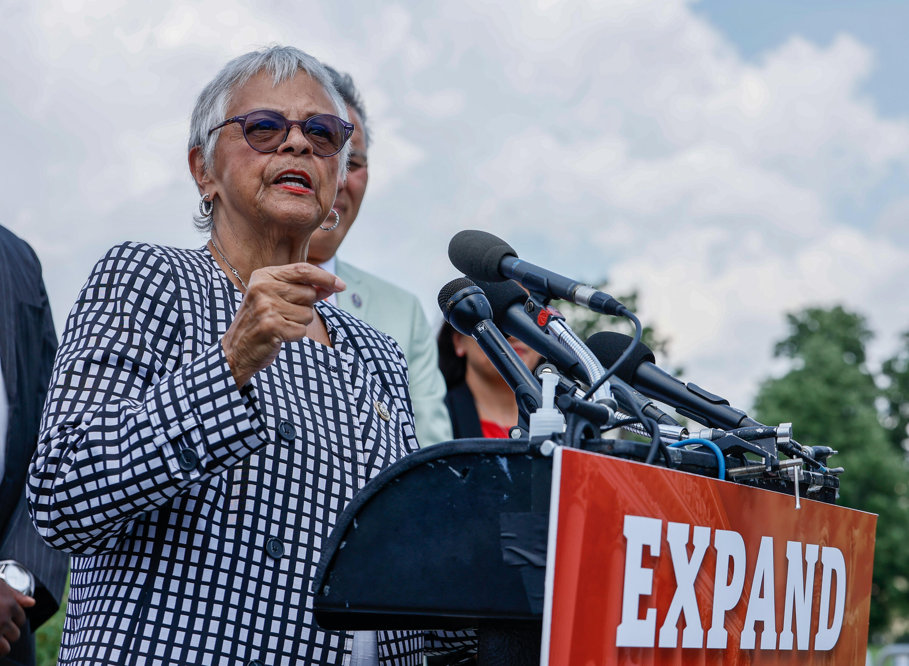 Rep. Bonnie Watson Coleman Announces Retirement From Congress