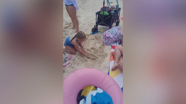 Girl Screams With Joy At 'Finding' Treasure Chest On First Trip To ...